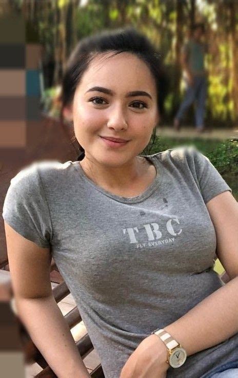 Awek Nampak Pepek Kat Baju Kurung