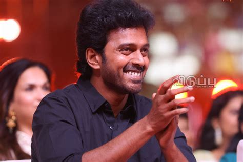 கண்ணாடி முன் நிற்க வைத்து என் பொண்டாட்டி கேட்ட அந்த வார்த்தை பிரபல