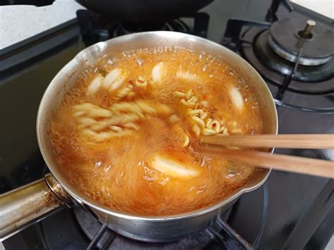 라면 맛있게 끓이는법 떡라면 레시피 꿀팁은 액젓