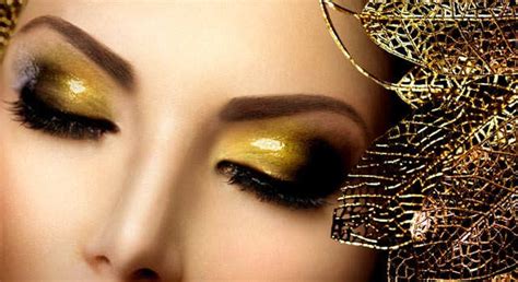 Golden Smokey Eye Makeup
