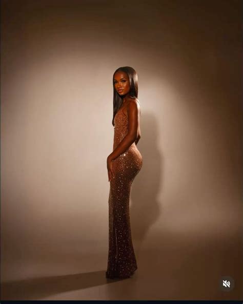 Brown Beauty Pose Cute Birthday Outfits 21st Birthday Photoshoot