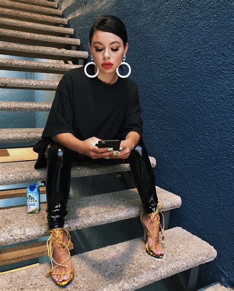 Savannah Ramirez Feet 25 Photos