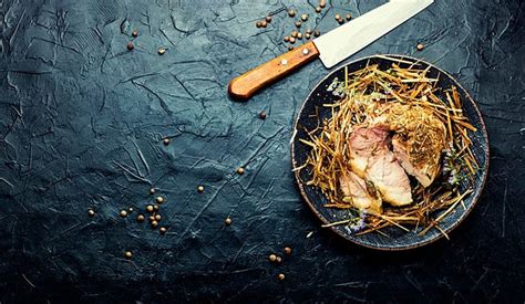 신선한 건초로 찐 고기 건초로 구운 돼지고기 등심으로 구운 돼지 어깨살 매운 허브로 구운 고기 사진 배경 및 무료 다운로드를위한 그림 Pngtree