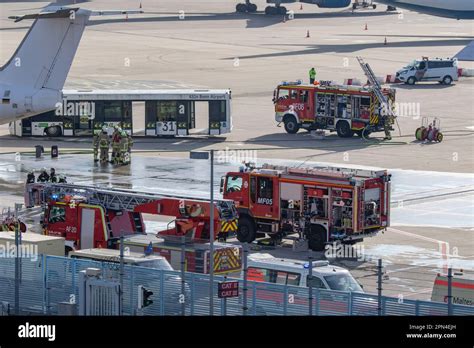 Einsatzfahrzeuge Bei Der Notfallübung Der Werkfeuerwehr Der Feuerwehr