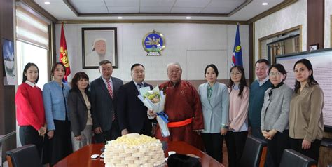 Төрийн албанд олон жил үр бүтээлтэй үлгэрлэж ажилласан Аймгийн иргэдийн Төлөөлөгчдийн Хурлын