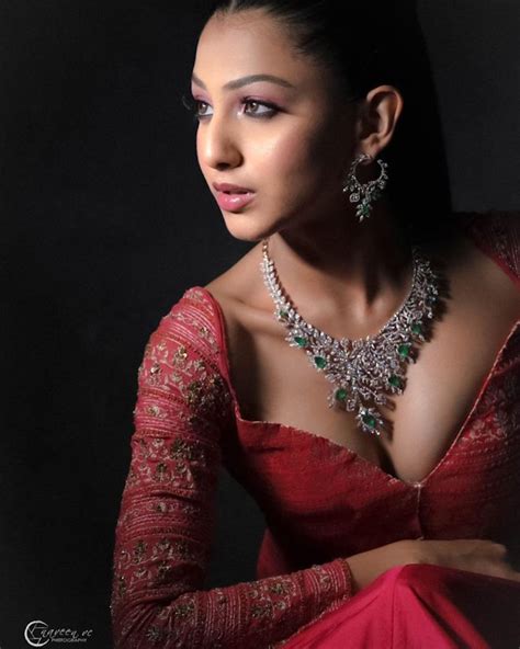 Book Female Model Akanksha Online At Cover Models India