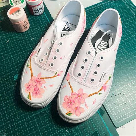 신발 커스텀이 필요할 땐 커스팬텀 신발 커스텀 반스 신발 그림