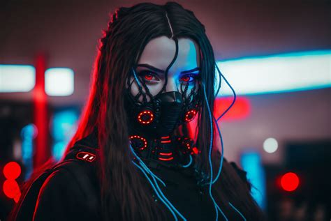 Обои на рабочий стол Cyberpunk Портрет девушки с длинными волосами красными глазами и в маске