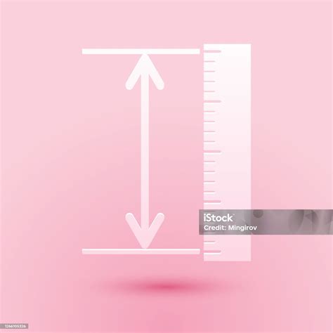 용지는 분홍색 배경에서 격리된 측정 높이 및 길이 아이콘을 잘라냅니다 눈금자 직선 축척 기호 기하학적 계측기 종이 아트 스타일 벡터 0명에 대한 스톡 벡터 아트 및 기타