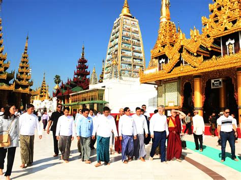 ရုရှားဖက်ဒရေးရှင်းနိုင်ငံ ဘူရားတီးရားပြည်နယ်အကြီးအကဲနှင့်အဖွဲ့ ရွှေတိဂုံစေတီတော်မြတ်ကြီးအား ဖူးမ