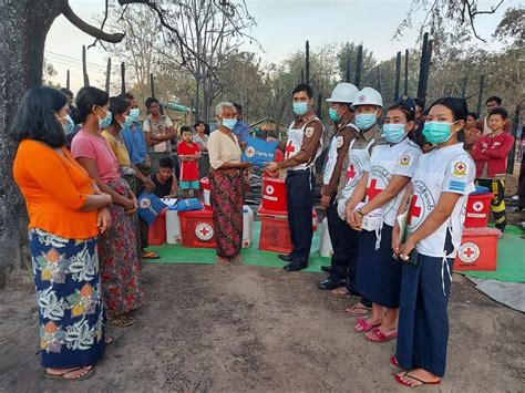 တပ်ကုန်းမြို့နယ်၌ တက္ကသိုလ်ဝင်တန်းစာမေးပွဲ မြန်မာစာဘာသာရပ်ဖြေဆို နေသည့