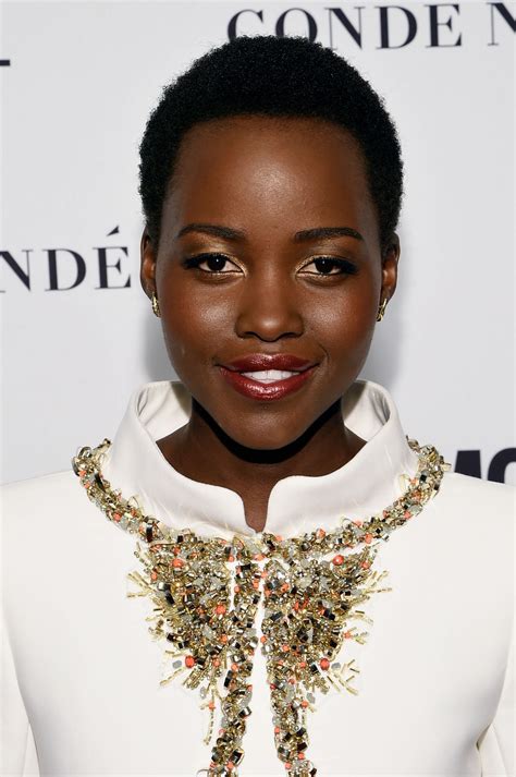 How To Get Lupita Nyongos Glowy Makeup From Glamours Women Of The