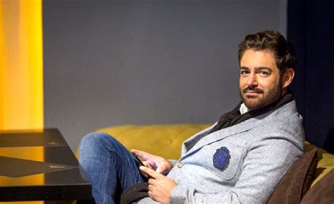 پیاده روی محمدرضا گلزار و آیسان خانوم تو دریاچه چیتگر آقا با خانوم