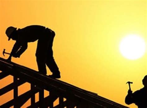 Опасен инцидент Работник падна от метална стълба в монтанско село в болница е