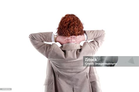 흰색 배경 위에 곱슬 곱슬 한 빨간 머리 백인 사업가의 뒷모습 40 49세에 대한 스톡 사진 및 기타 이미지 40 49세 개성 개념 고독 개념 Istock
