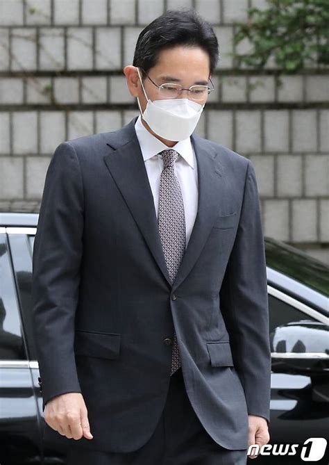 법정 향하는 이재용 삼성전자 부회장