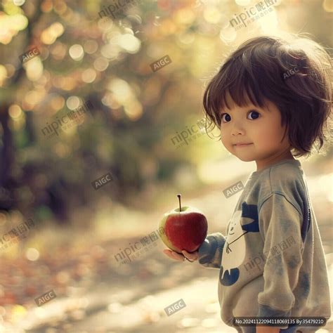 Ai创作图小孩捧苹果 苹果娃娃 苹果男孩 苹果小女孩 呆萌小男孩 儿童娃娃小儿小孩 怡然自得的小女孩壁纸 萌系孩童 小朋友头像 摘水果小男孩 拿着苹果玩具在玩的小 小人偷苹果 萌娃小朋友 大头