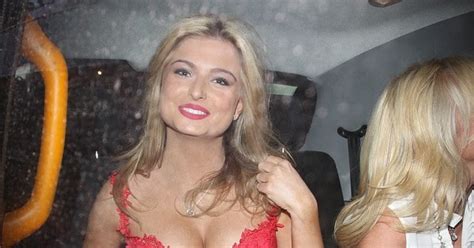 Grandes Dominicanos Quitan La Corona A Miss Inglaterra Por Tener Sexo En Un Reality Show