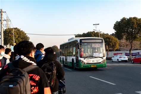 公交青年志愿者助力城建学子返乡路 公交新闻 常州市公共交通集团有限责任公司