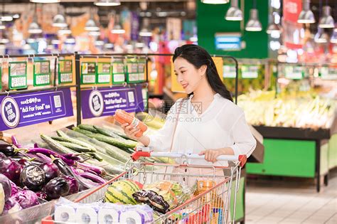 美女超市购物高清图片下载 正版图片 摄图网