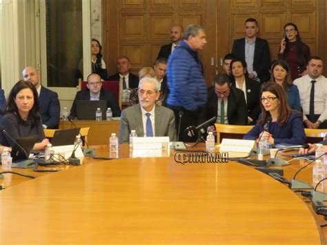 Десислава Атанасова упражнявала адвокатската професия в парламента