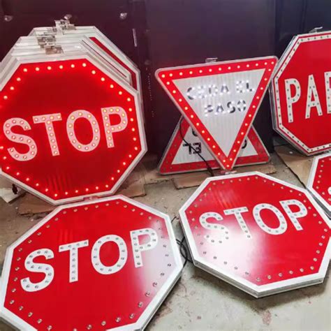 Aluminum Flashing Sign Road Illuminated Led Traffic Sign Professional