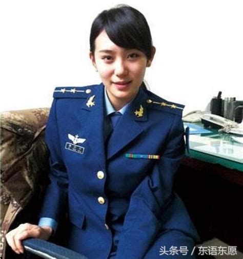 最帅女兵头像 女兵背影军礼图片 伤感说说吧
