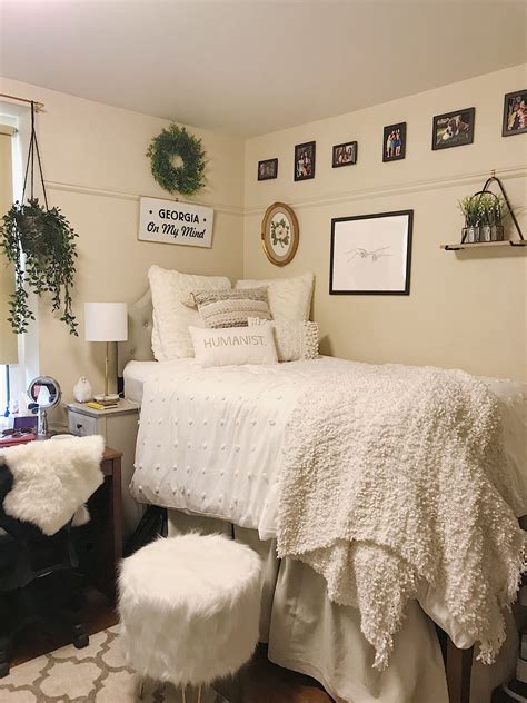 Minimalist Aesthetic Dorm Dorm Room Designs White Dorm Room Dorm Room Styles