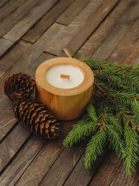 Соевая свеча в подсвечнике из дерева Подсвечники Соевые свечи Свеча