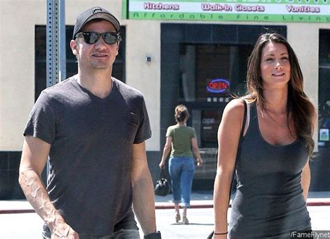 Jeremy Renner Finalizes Divorce From Ex Sonni Pacheco