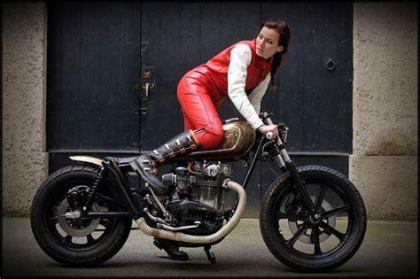 Babes On Cafe Racer Kakimoto