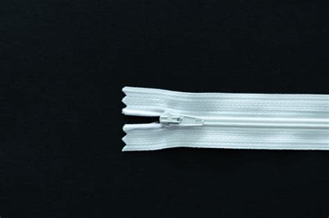 검은색 바탕에 흰색 지퍼 직물 섬유 패션 의류 의류 의류 개념 의류 산업의 배경 또는 패턴 개념 비밀 수호자 진실 드러내기 접착 순응 0명에 대한 스톡 사진 및 기타 이미지