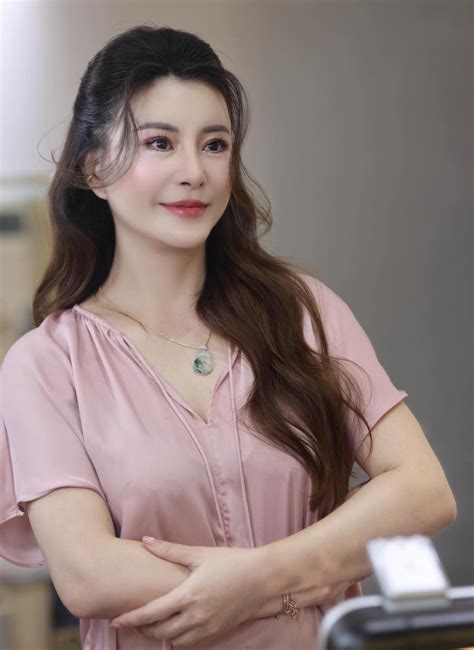 Xin TẠm BiỆt NsƯt Kim Oanh Vợ Anh Núi Sau 18 Năm Gắn Bó Với Ban Văn