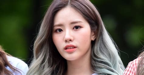 [포토] 프로미스나인 박지원 돋보이는 청순미~