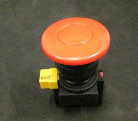 IDEC Pushbutton HW HW CB New Process Industrial Surplus