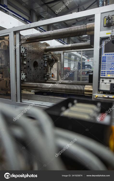 Huge Injection Molding Machine Without Fixture Ready For The Plastic