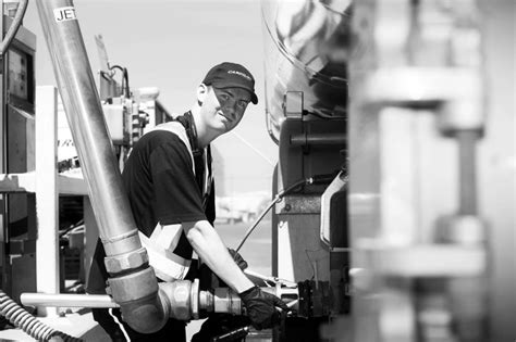 Cargojet On Linkedin Sustainability Netzero Commitment Cargojet Teamcargojet