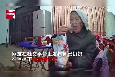女子晒独居奶奶一天，薯片配剧状态自在，奶孙每日隔空互分享日常状态奶奶女子