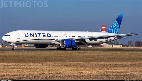 N2352U | Boeing 777-322ER | United Airlines | Kacper Forys | JetPhotos