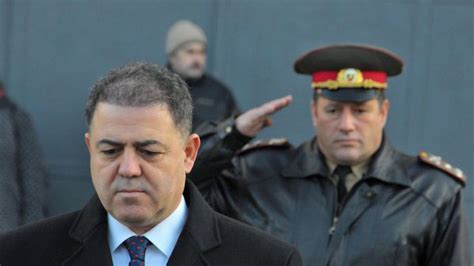 Управляващите обмислят рокади в МО Новини бг