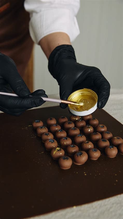 Гранат в шоколаде — десерт который всегда вызывает удивление ♥️ Он выглядит необычно но прост