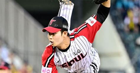 사진 힘차게 공 뿌리는 Lg 김영우