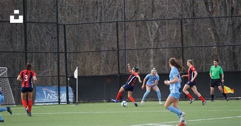 낮에 축구를 하는 여성들 사진 Unsplash의 무료 사람의 이미지