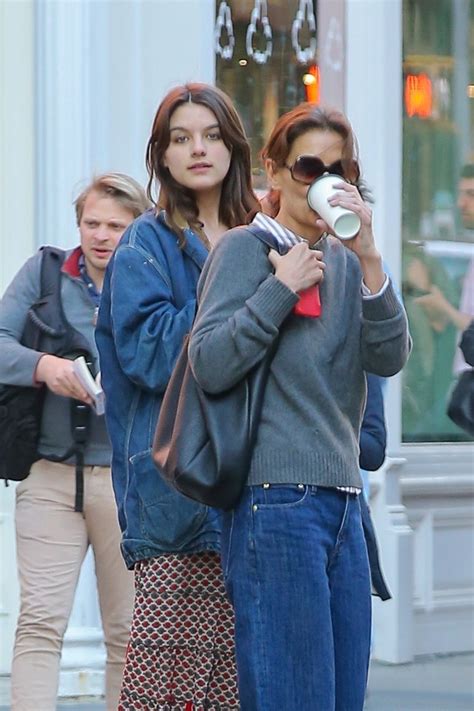 Katie Holmes Daughter Suri Cruise 18 Looks Like Famous Moms Twin As