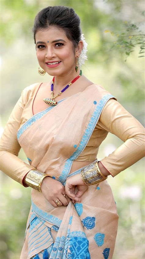 Deeplina Deka Model Saree Lover Bong Rocks Hd Phone Wallpaper Actresses Saree India
