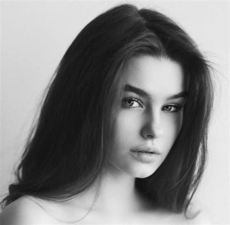 Pin Di Fadia Su صور بنات اسود و ابيض