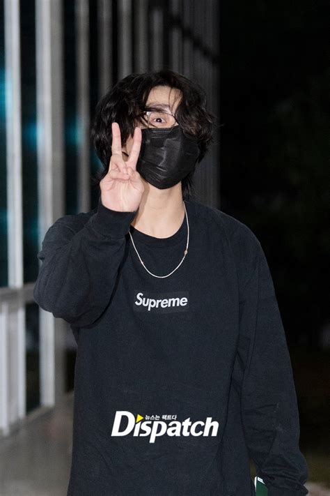 [현장포토] 아미만 바라봐 정국 친절한 입국 디스패치 뉴스는 팩트다
