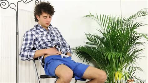 Twink Steven Fox Beats His Meat