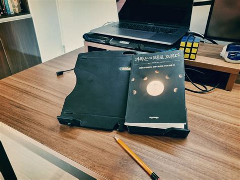 현준 오랜만에 페북에 글을 올려봅니다 긴 연휴의 마지막 날 재미있는 책을 읽었습니다 연초에 받은 책인데 이제야 읽어보네요 Ai 시대에 어떤 투자를 해야 할까