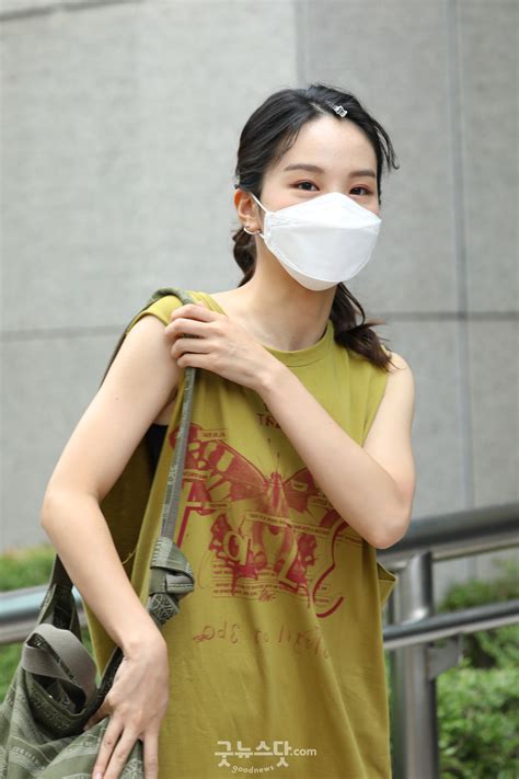 [덕샷] 송소희 국악소녀의 힙한 출근길 패션